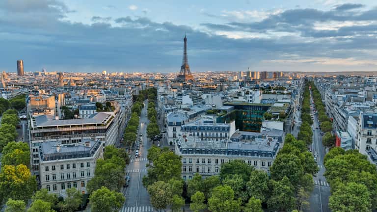Voli low cost da Roma, Italia a Parigi, Francia a partire da 30 ...